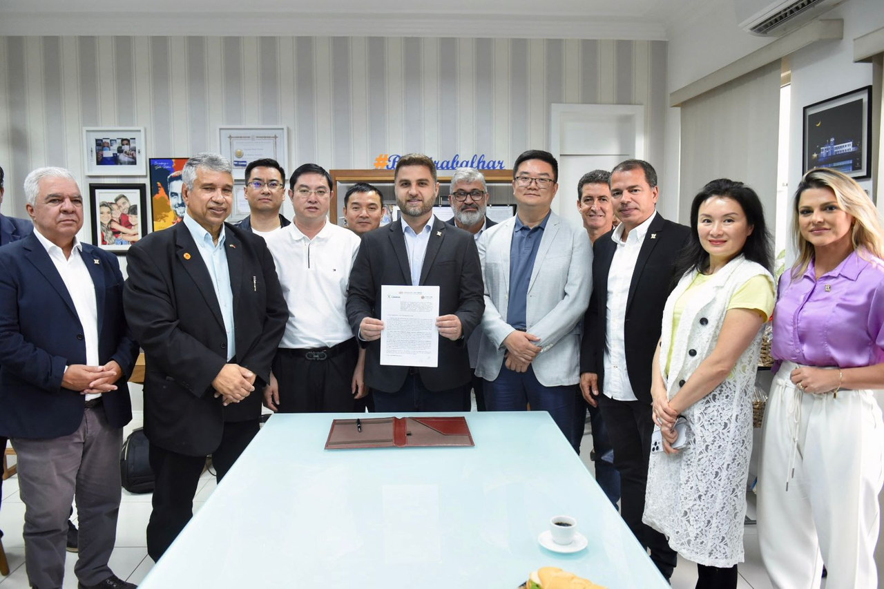 Prefeito Wladimir Garotinho recebe delegação chinesa para assinatura de ... Prefeito Wladimir Garotinho recebe delegação chinesa para assinatura de ...